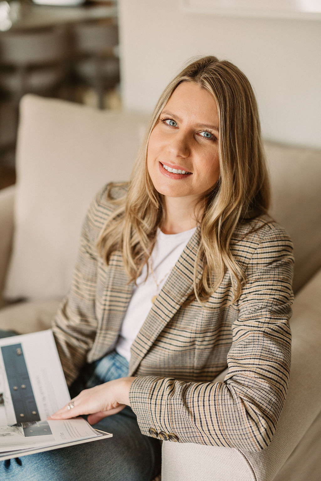 Benjamin Moore Paint: Swiss Coffee - Amanda Katherine Interiors